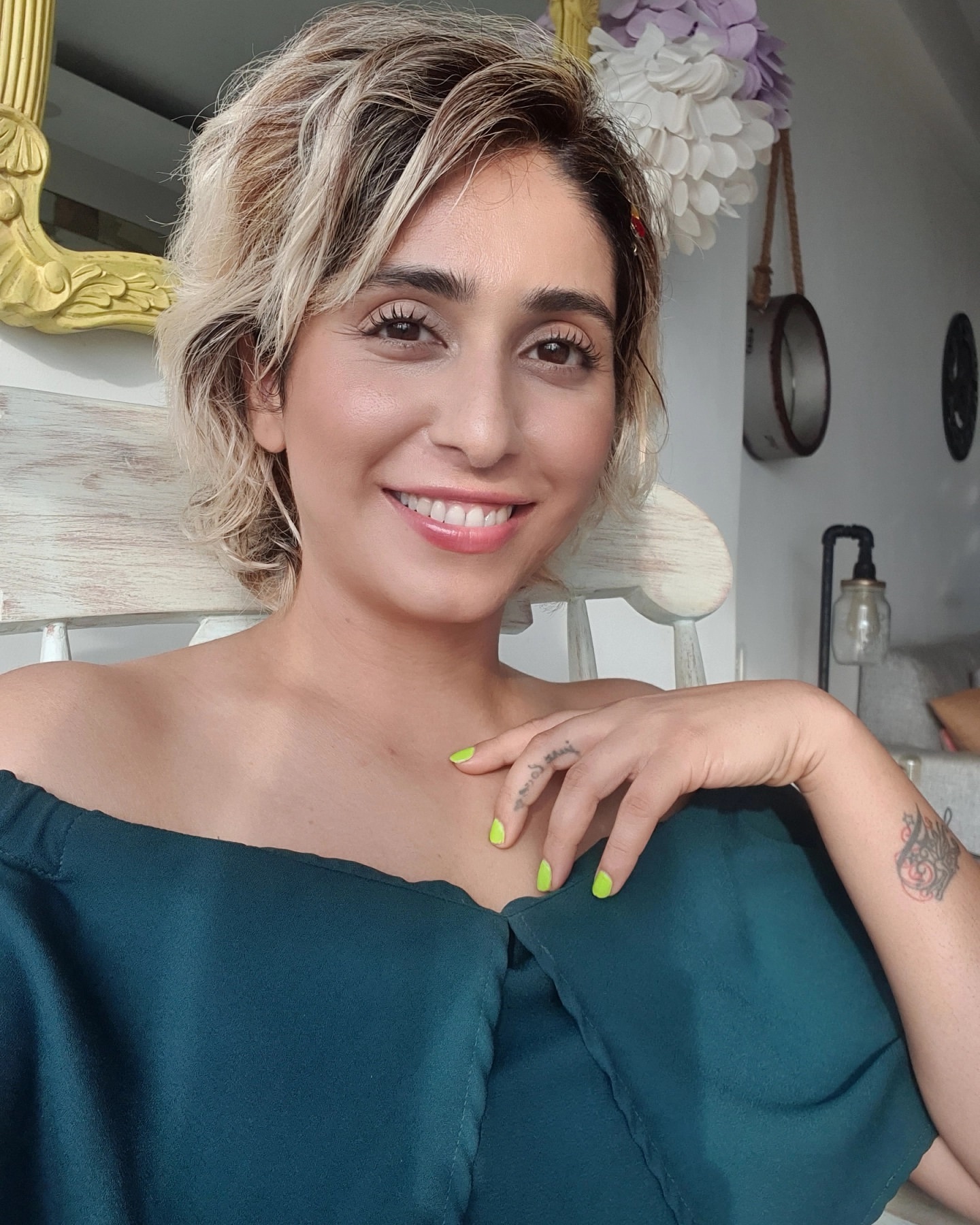 Singer Neha Bhasin Sizzles With Bikini In The Pool - Odiha News